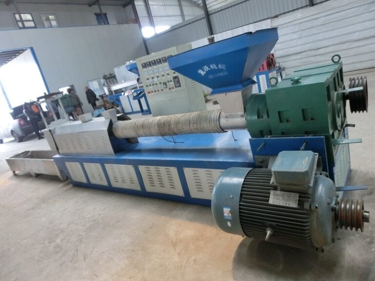 High-efficiency waste plastic granulation machinery